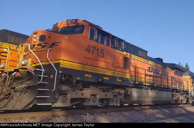 BNSF 4715